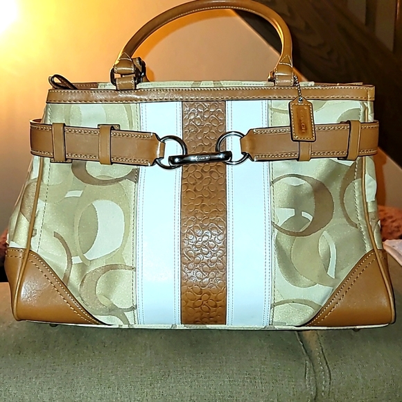 Coach | Bags | Coach Hampton Optic Signature Shoulder Bag Colors Tan ...